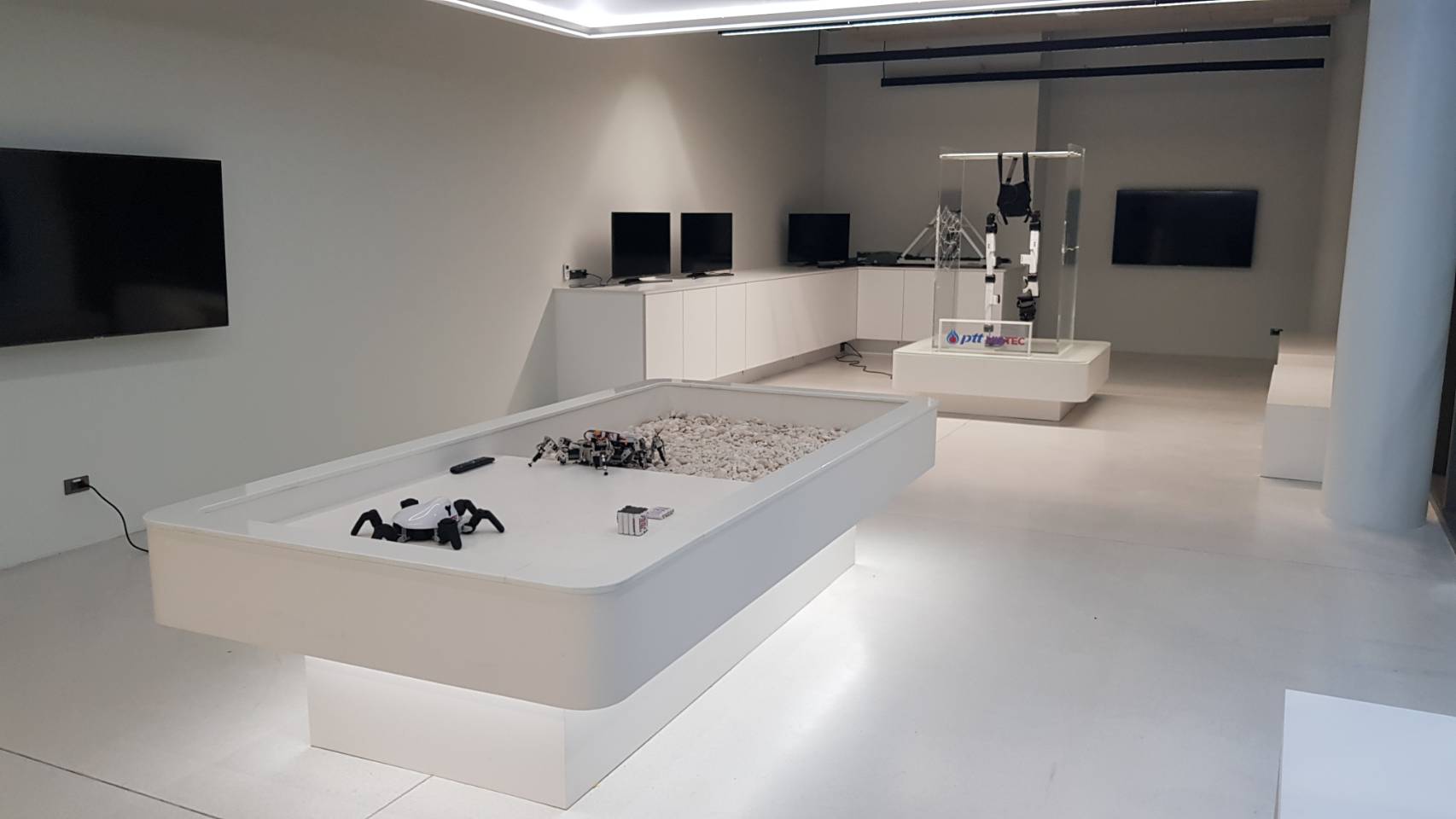 ROBOTICS STUDIO – BRAIN VISTEC