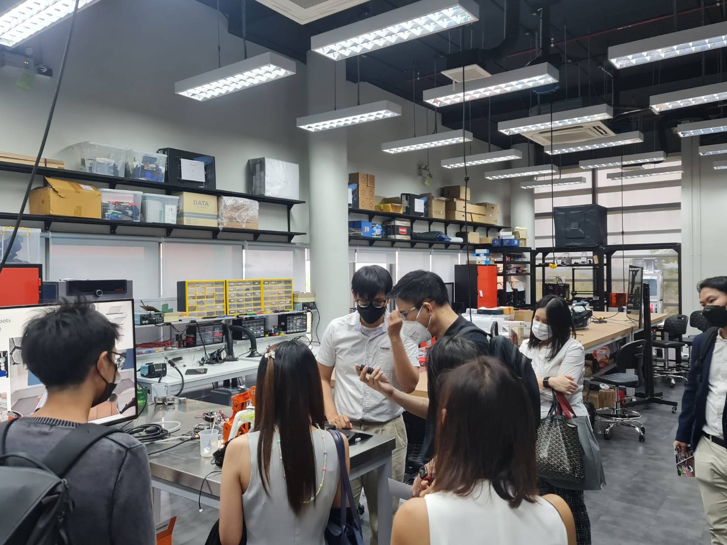 A visitor group from SCG (WEDO team) and SCB Academy. – BRAIN VISTEC