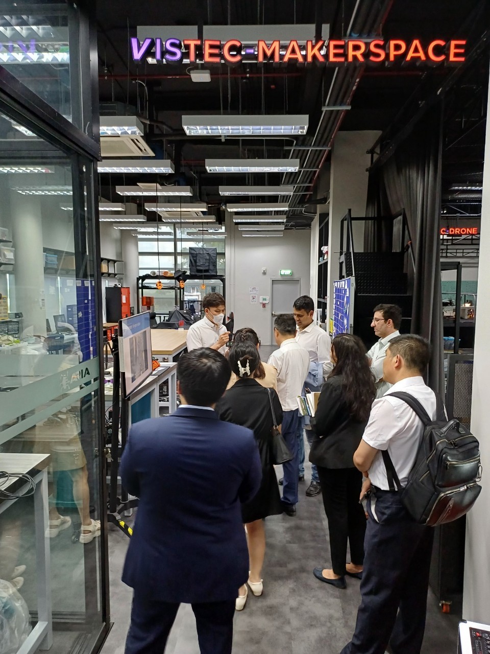 Avaada Energy with GPSC visited Robotics Lab – BRAIN VISTEC