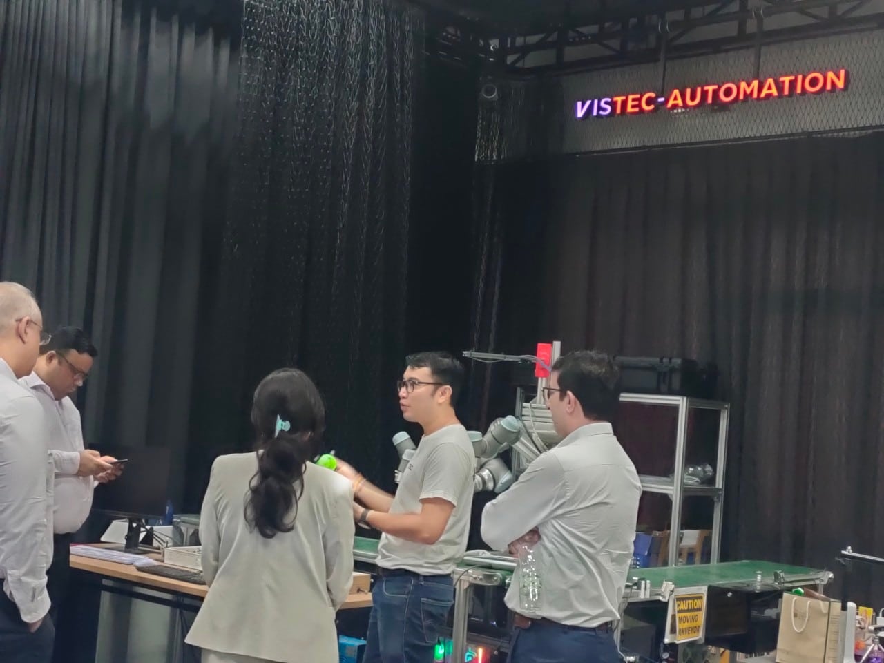 Avaada Energy with GPSC visited Robotics Lab – BRAIN VISTEC