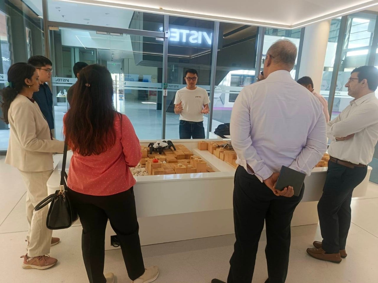 Avaada Energy with GPSC visited Robotics Lab – BRAIN VISTEC