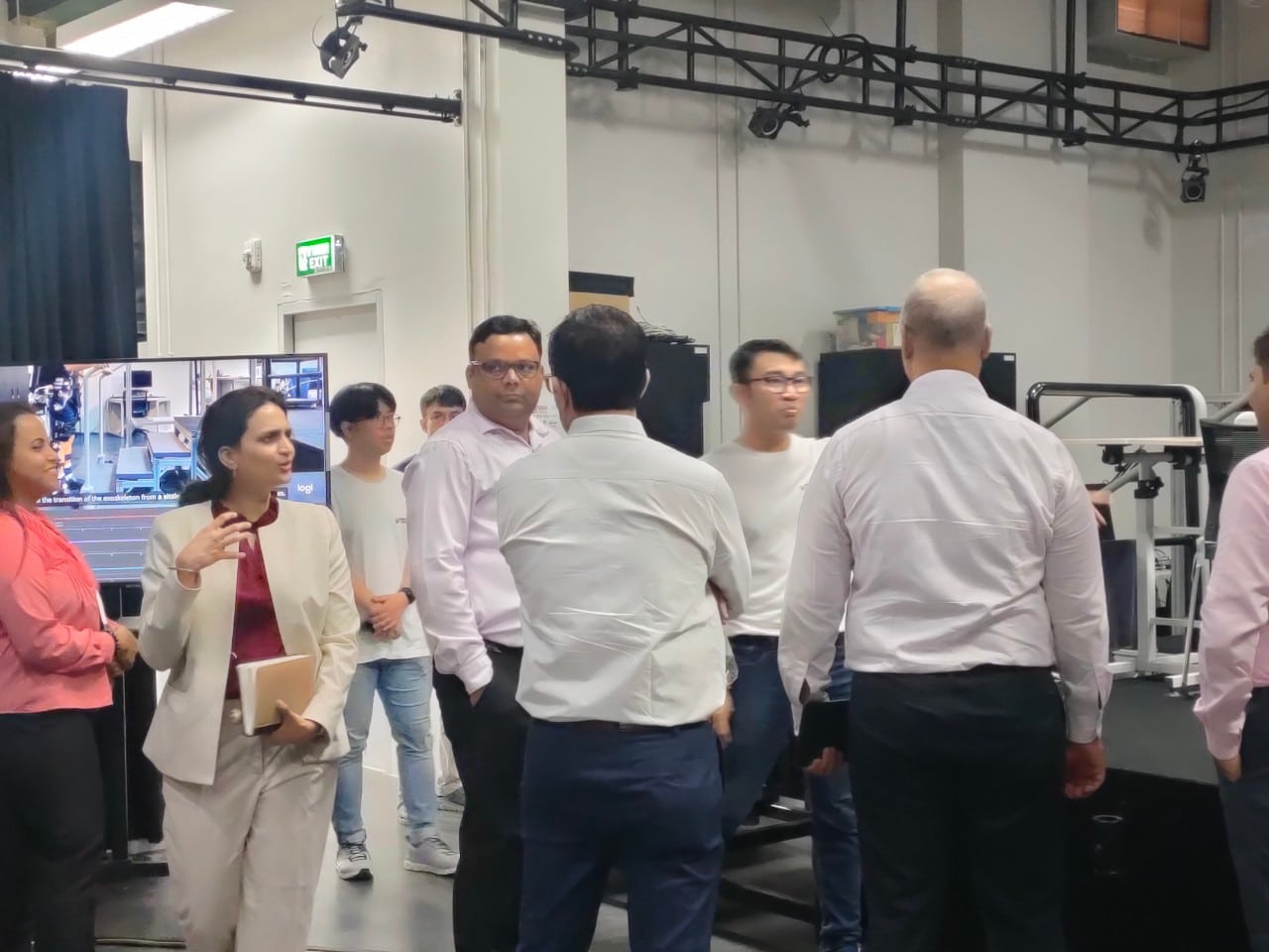 Avaada Energy with GPSC visited Robotics Lab – BRAIN VISTEC