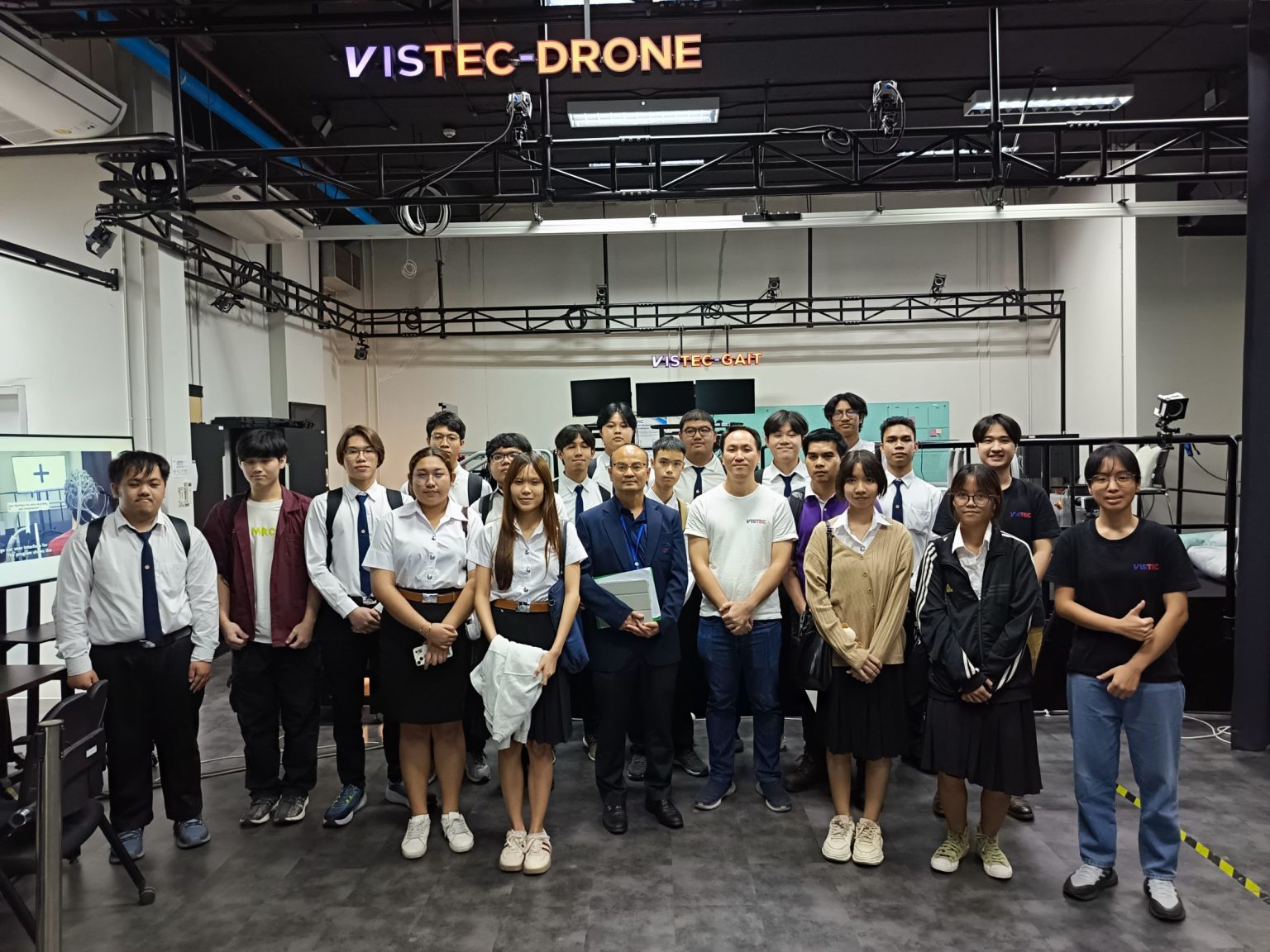 Thai-Nichi Institute of Technology visit Robotics Laboratory at IST – BRAIN VISTEC